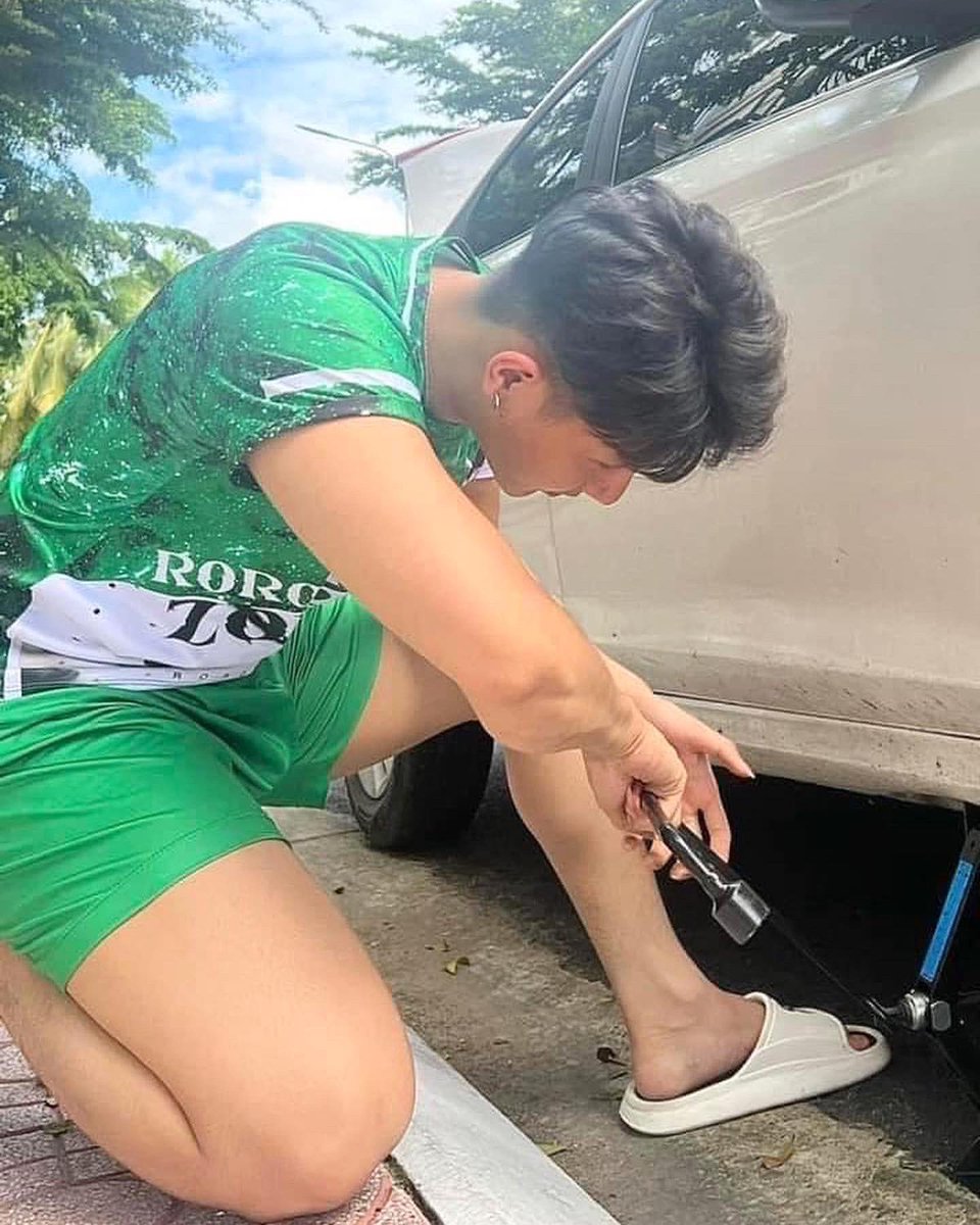 Hotguys รวมหนุ่มน่ากิน ช่วยรีทวิตด้วยน้า RT (70k) on Twitter: "ไขควงแน่นจังเลย 😂"