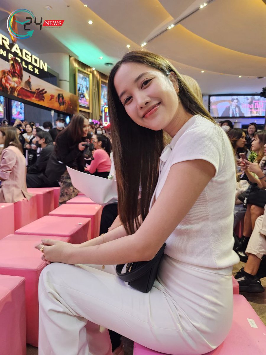 Freen | Becky ™ on Twitter: "📲 | Freen during LLL Press Premiere She's looks this tiny 🤏🏻🥺 # ...