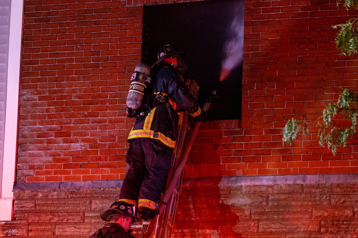 857 Fire Photography On Twitter Boston Firefighters Battled A 3 Alarm