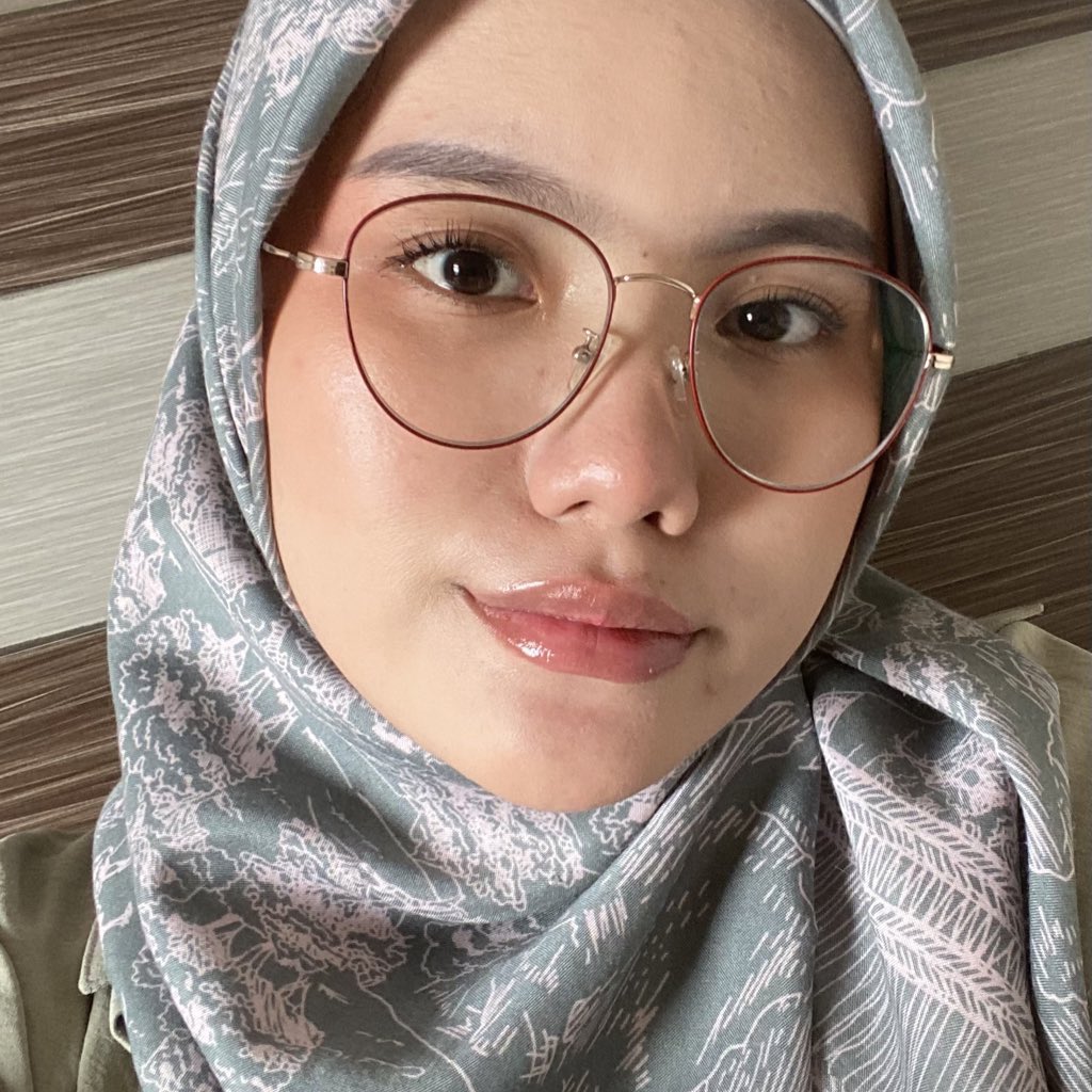 𝐞𝐧 on Twitter: "bibirnya pakeee gloss looke yg luna, SUPER CAKEP AS YOU GUYS CAN SEE😭 gue lagi ...