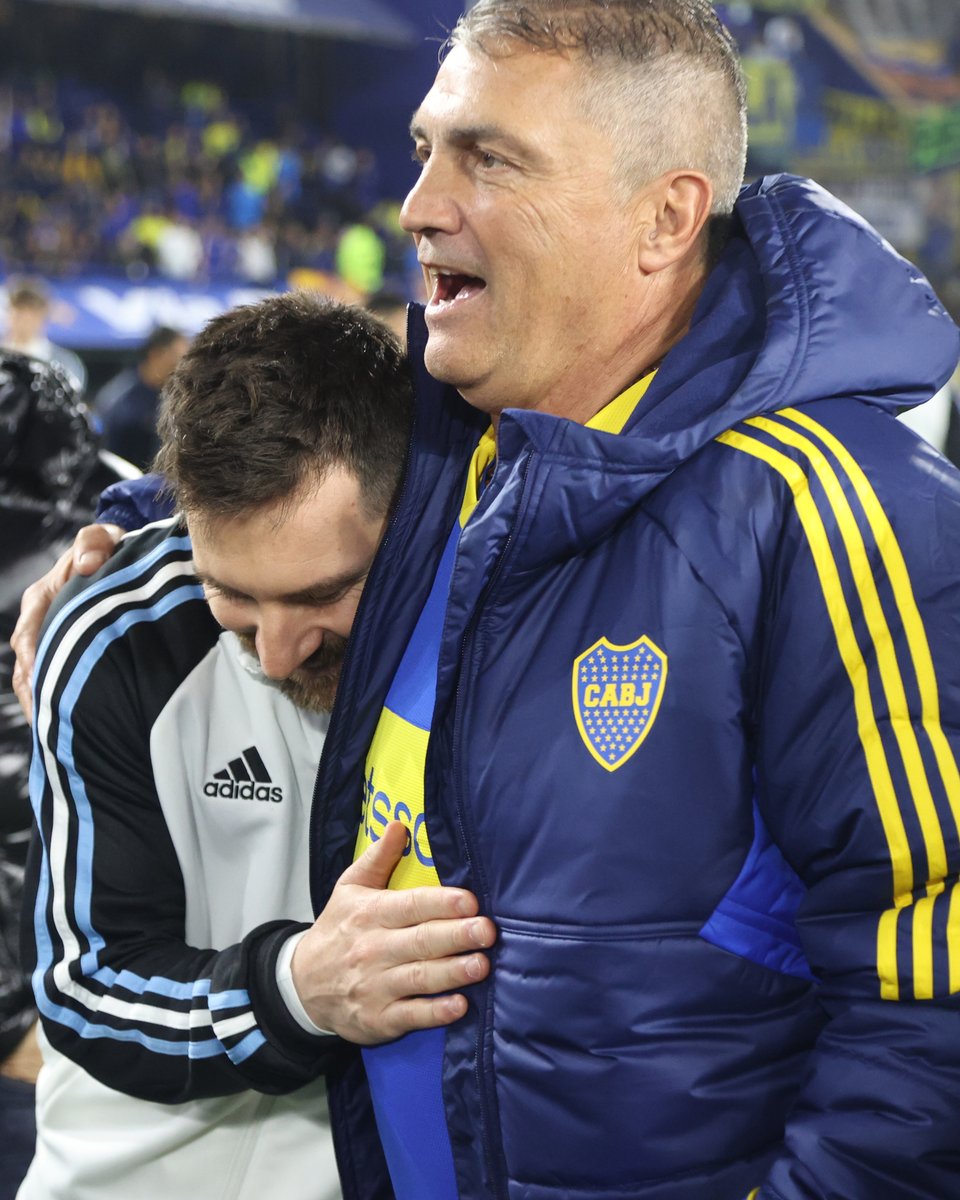 boca-juniors-on-twitter-disculpen-se-nos-meti-un-blas-abrazando-a