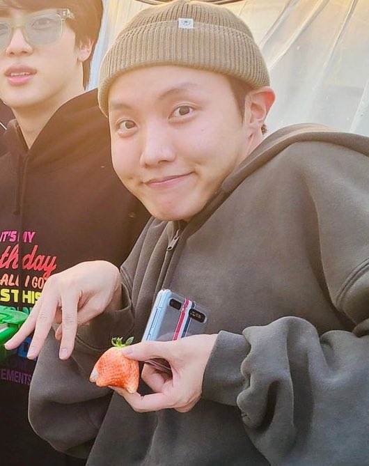 Anj ⁷ 🥢🔍⍤⃝🔎is Namjooning || fan account(slow) on Twitter: "Starting things off w this vitamin ...