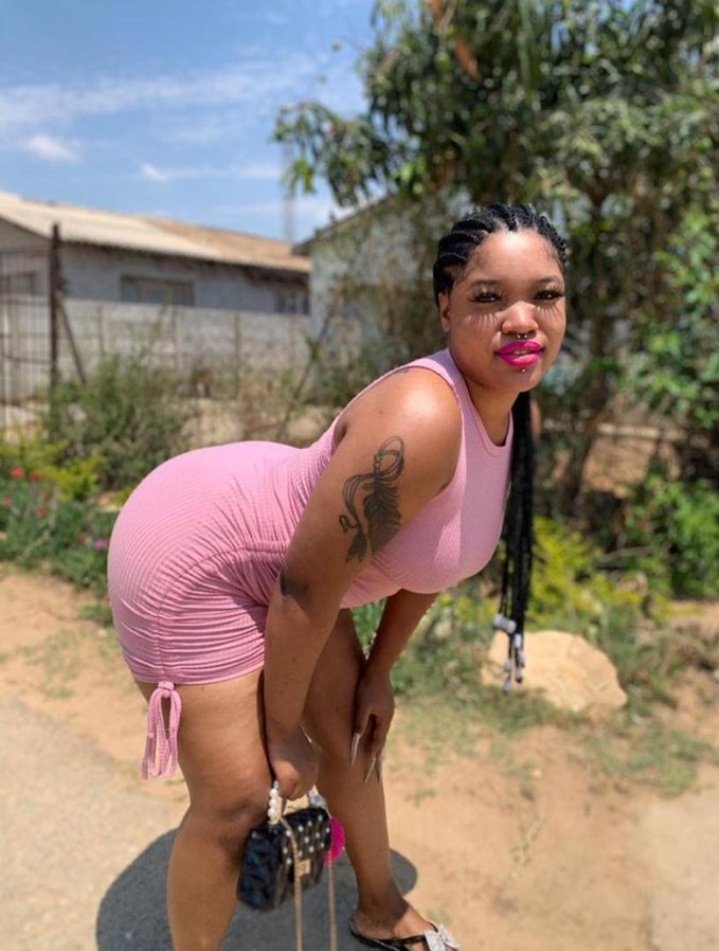 JETHRO 🇿🇼 on Twitter: "Dress : 8usd Purse : 5 usd Push in : 7 usd Nails : 19 cm"