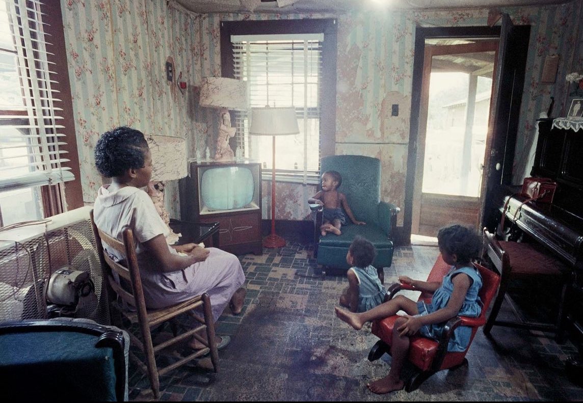 BLACK ARCHIVES on Twitter: "Mobile, Alabama. Photographs by Gordon Parks (1956)"