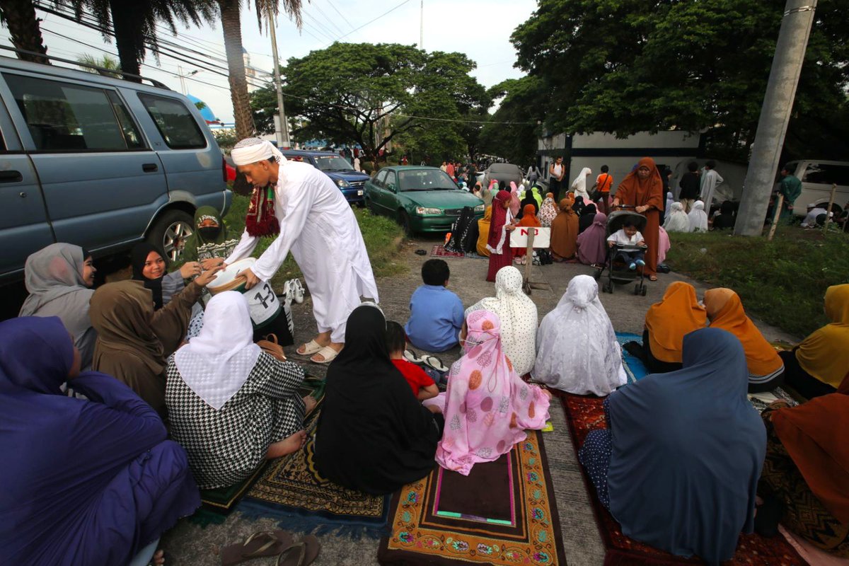 Philippine News Agency on Twitter: "EID MUBARAK. Thousands of Muslim Filipinos gather at the ...
