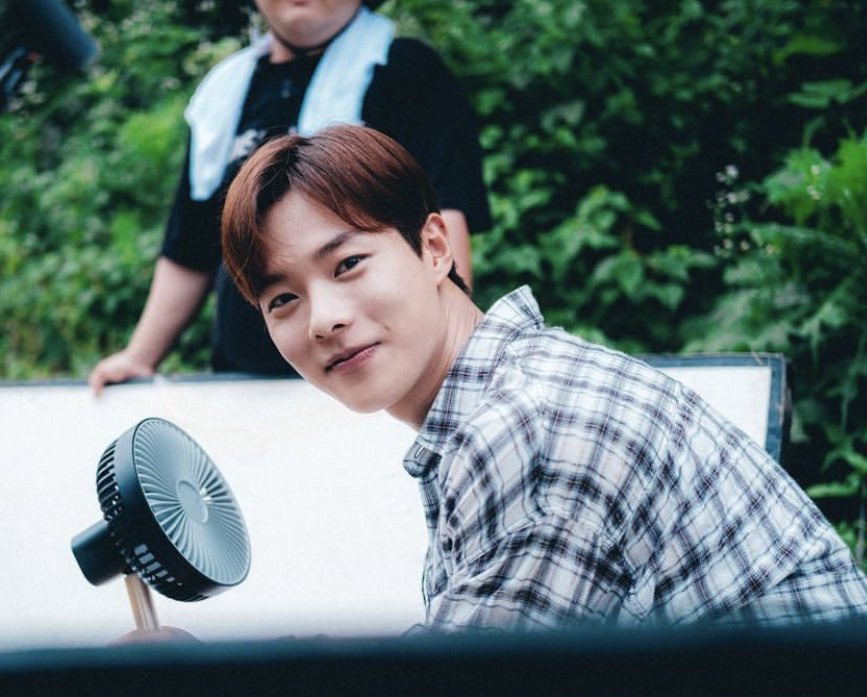 𝙟𝙪𝙣 𝙖𝙣𝙙 𝙟𝙪𝙣 on Twitter: "dowon just now finding the director of love tractor’s insta is taking ...