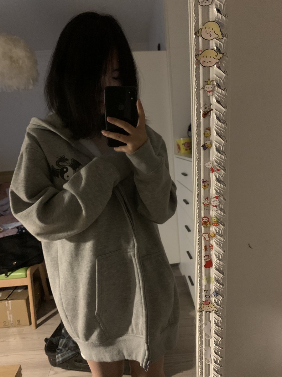 雲雲 On Twitter 三点睡八点上班是我应得的