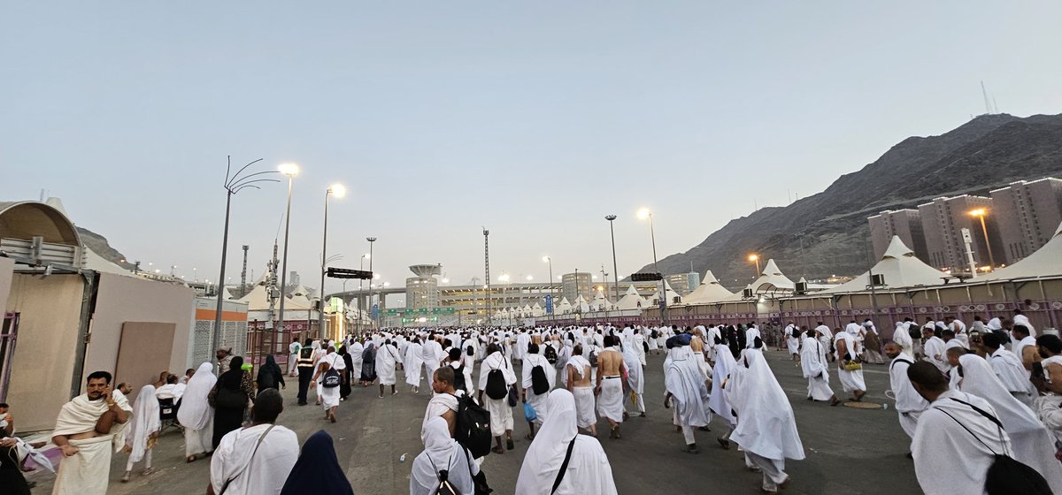 𝗛𝗮𝗿𝗮𝗺𝗮𝗶𝗻 on Twitter: "Pilgrims from the King Salman Hajj Programme begin to leave for the ...