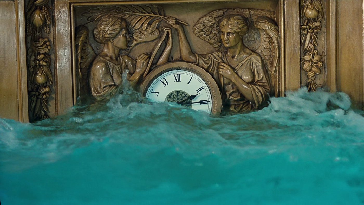 Titanic Grand Staircase Clock Wreck