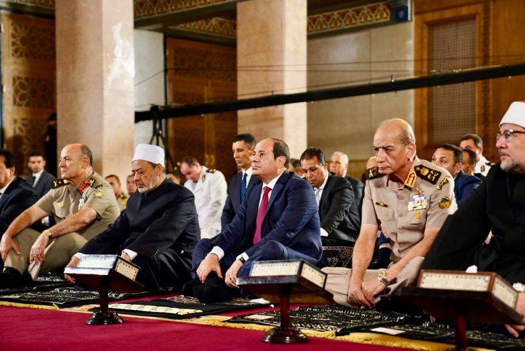 Alwafdportal On Twitter بوابة الوفد السيسي يؤدي صلاة العيد بمسجد