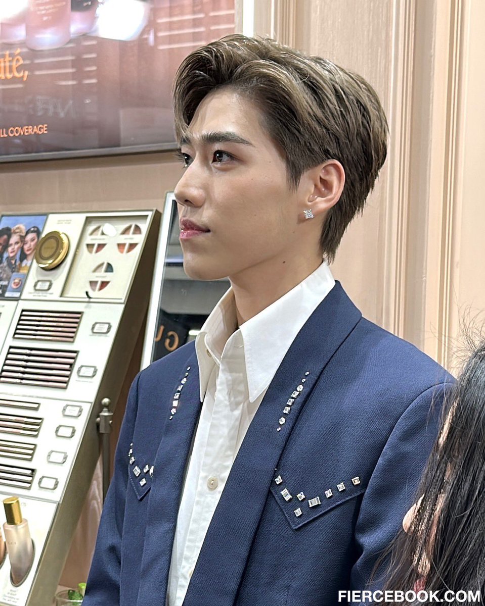 PP Krit Charts on Twitter: "RT @fiercebook_bkk: 'พีพี กฤษฏ์' ที่ป๊อบอัพสุดพิเศษ Gucci Beauty ไอ ...