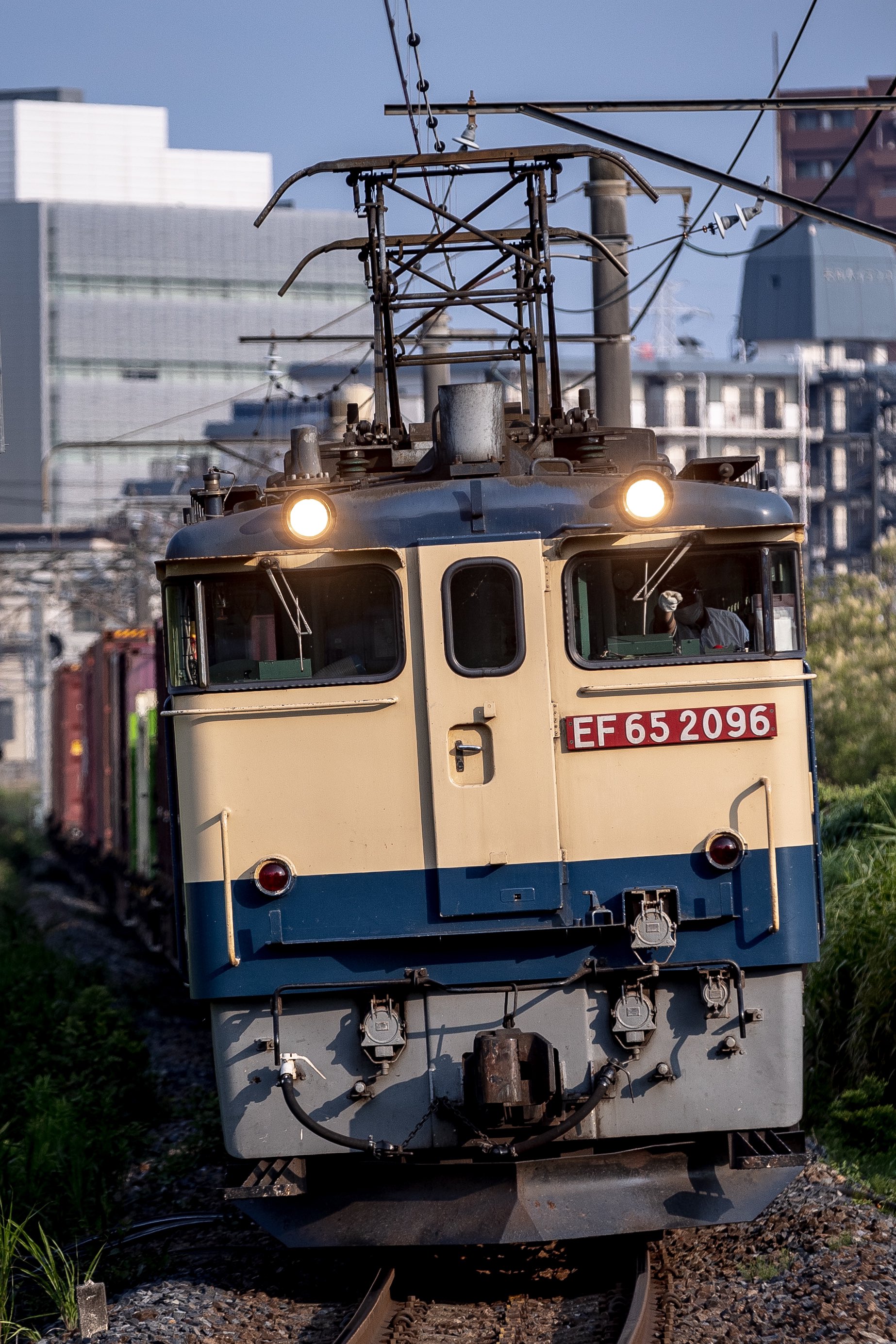 のっぽ on Twitter: "4073レ EF65 2096 +コキ16両 5087レ(出区前) EF65 2087 単9089(出区前) EF65 2060 工9831レ 東高島入換 ...
