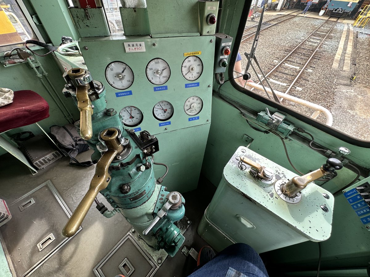 とれみょう on Twitter: "ED459運転席 右端から2番目機関車です。もと東武ED5060形5070です。 名鉄住商工業の手により右運転台化等がされました。 三岐鉄道には4機の東武 ...