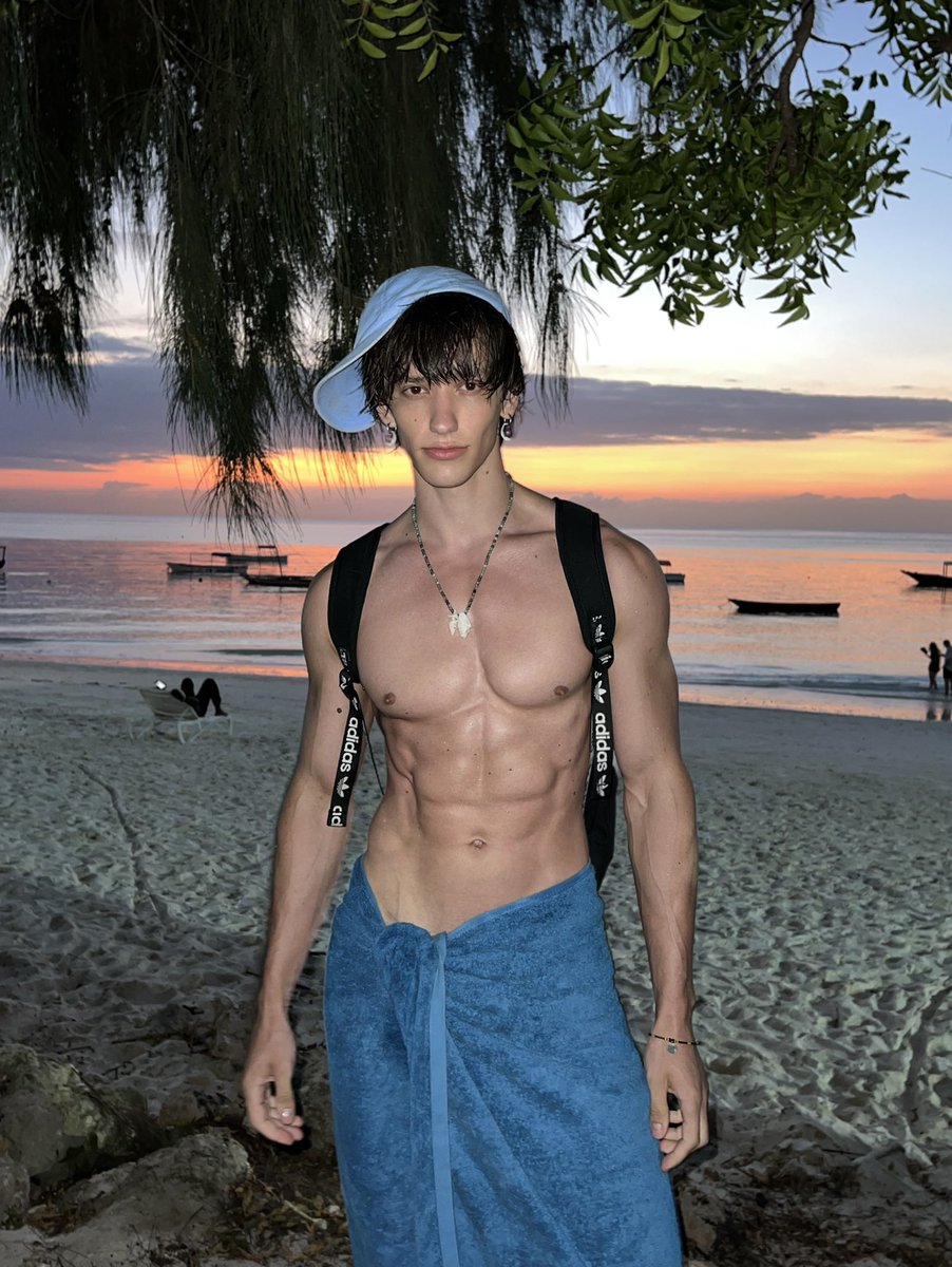 Andrii Levchenko on Twitter: "Swimming and sunset 🌅"