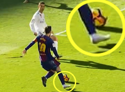 Messi making Ronaldo Cry/Humiliating him: (A Thread) https://t.co ...