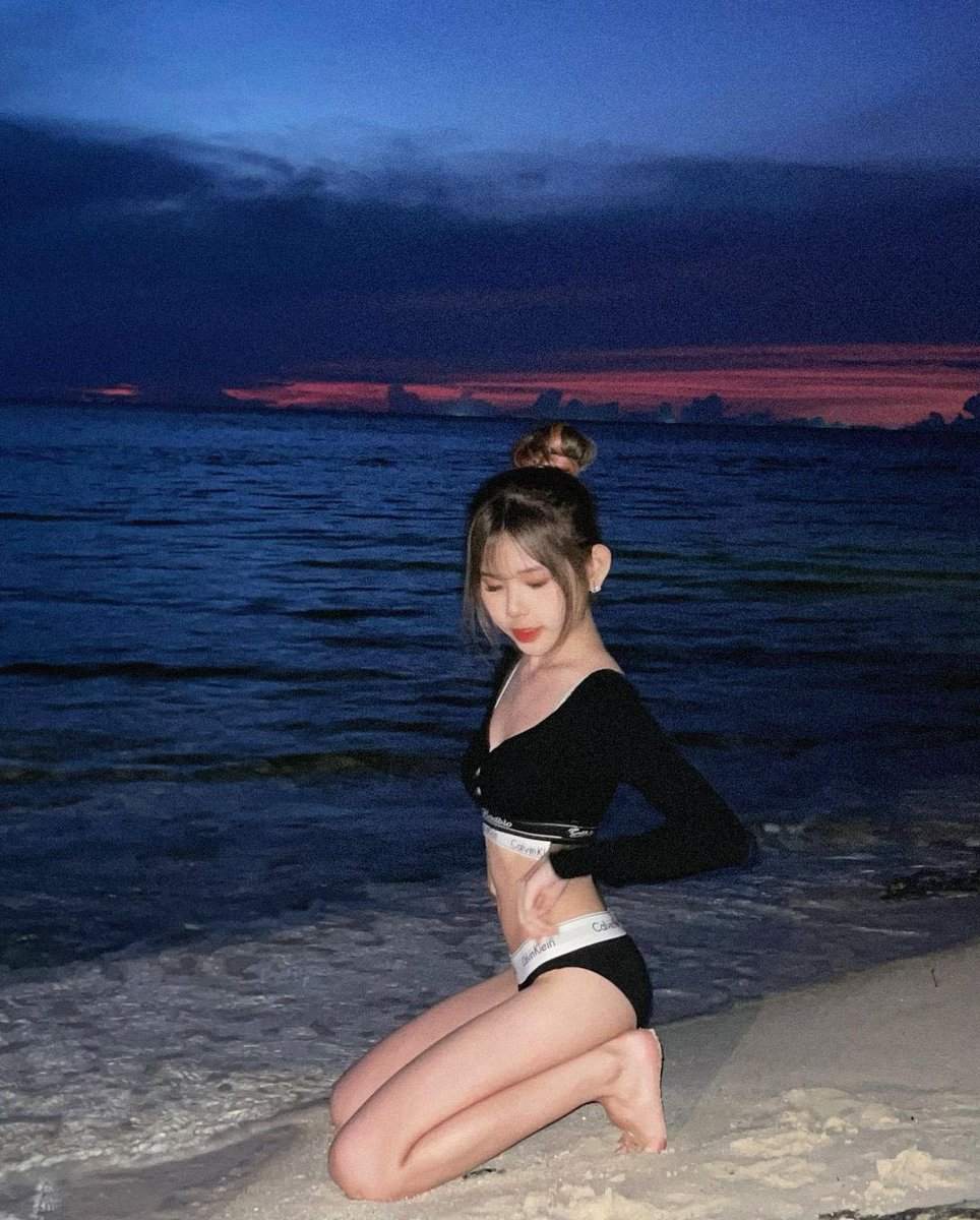 OKOKOKMOU on Twitter: "findy来秀身材让粉丝对着撸射屏了，除了脸是榨精脸，身材也是榨精的一部分，你喜欢她哪个部分呢？"