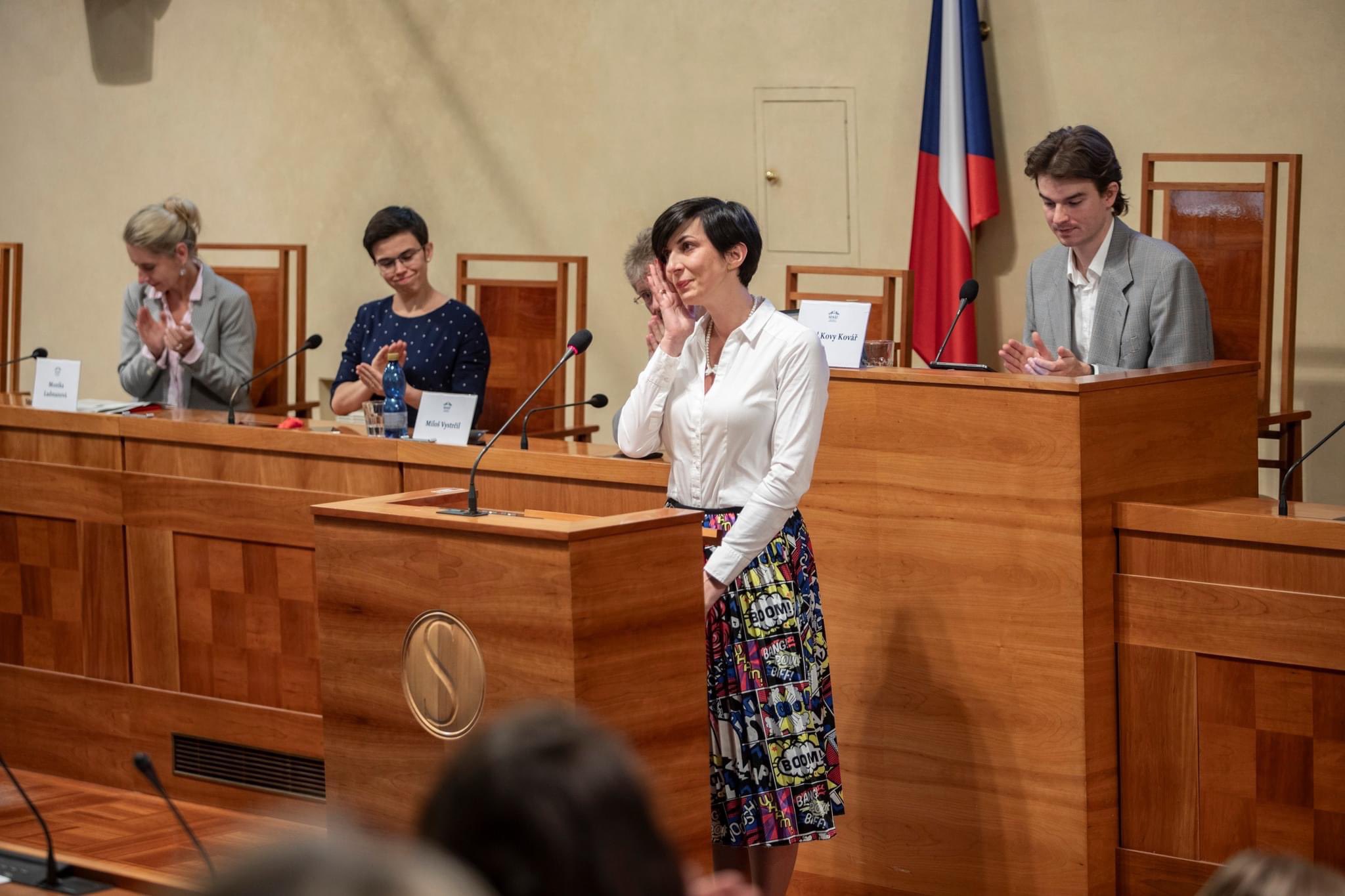 Petr Macinka on Twitter: "@AureliaMaior Fajn. Replikuji spravedlivě: Potrefená lepší osoba ...