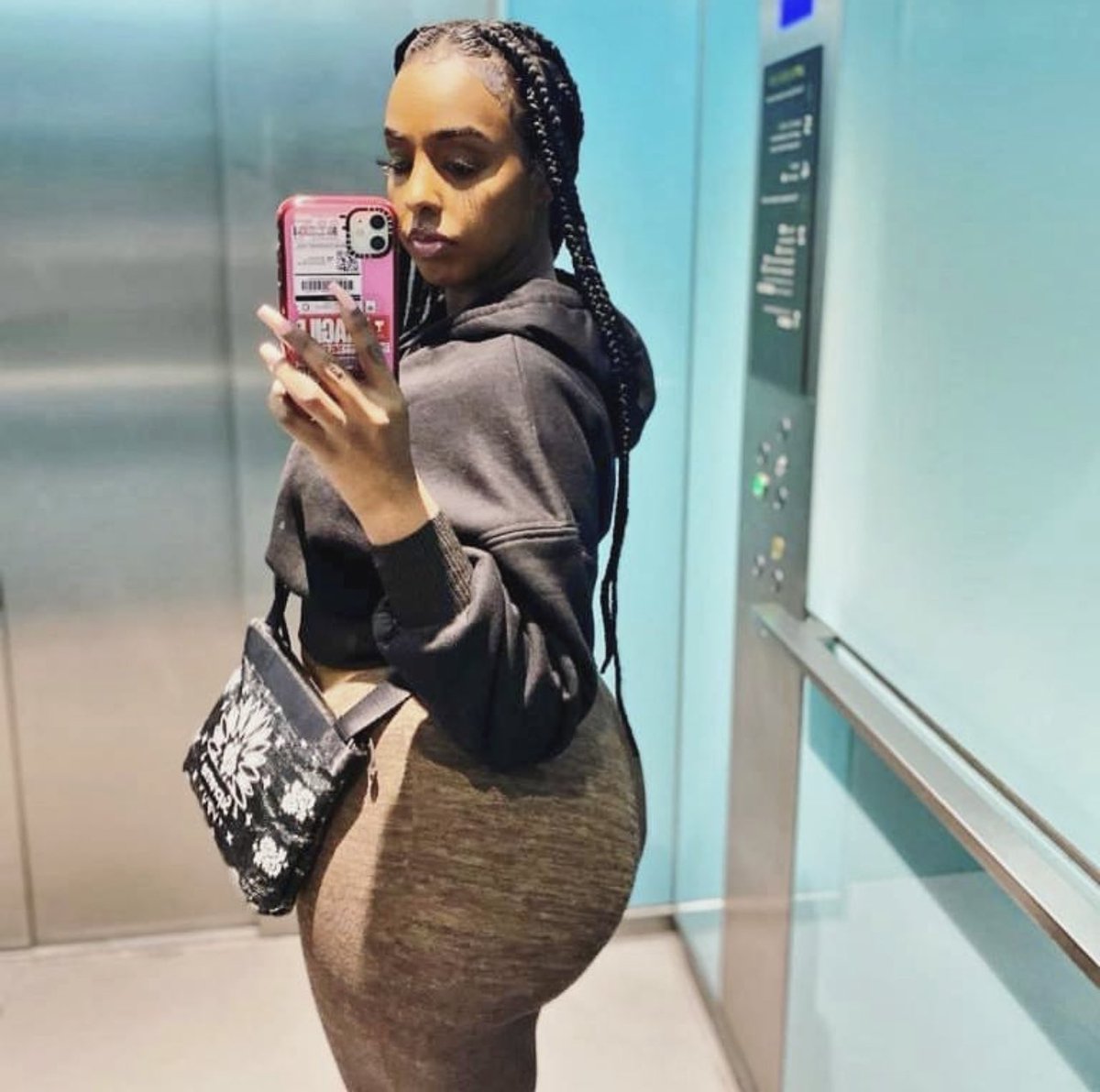 ZaZa on Twitter: "😏"