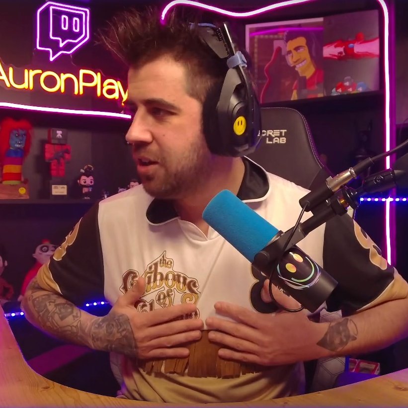 Info Auron on Twitter: "📸 || ¡Auron ha cumplido y se ha puesto la camiseta!"