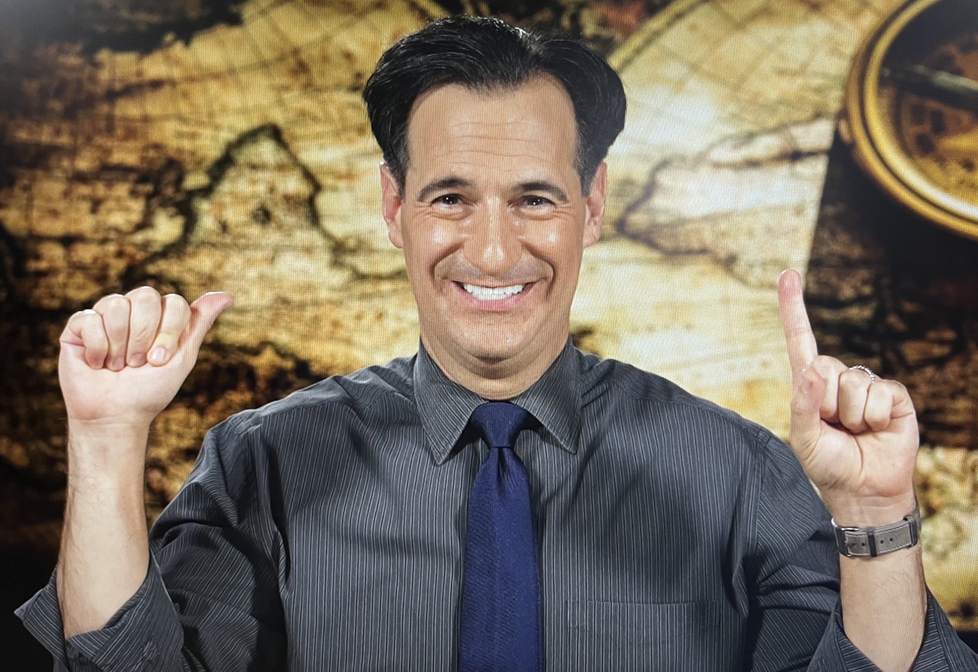 Carl Azuz on Twitter: "Question for those of you who sign: My new show ...