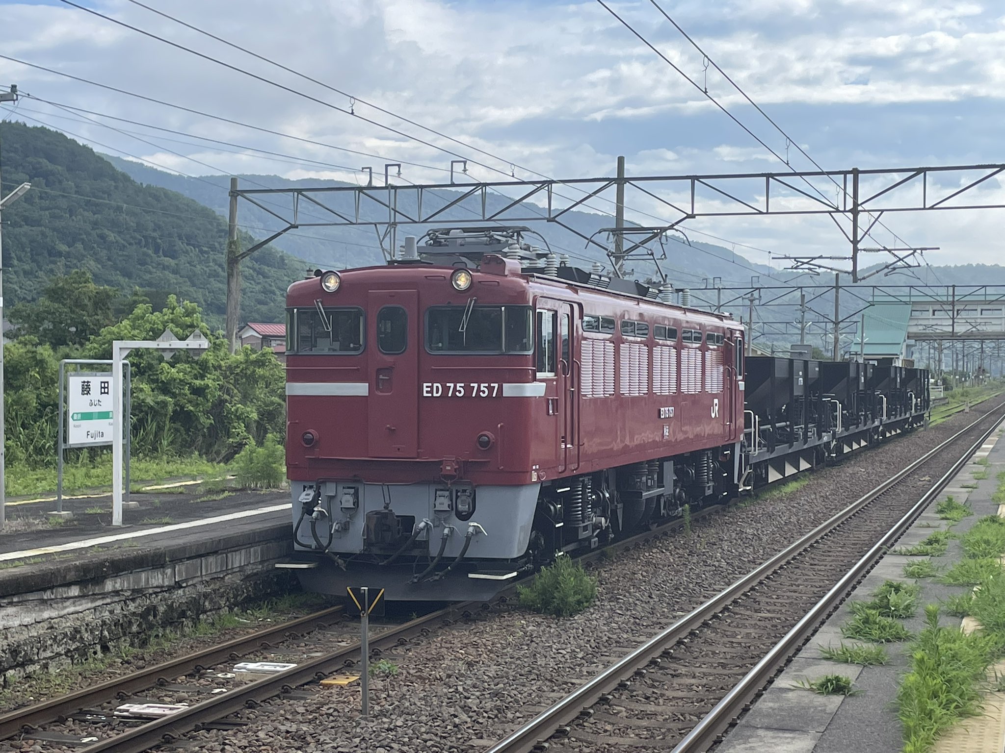 ネタ極力行くトレーナー on Twitter: "藤田7:55着作並工臨返空 ED75-757+ホキ4両 https://t.co/y3DRh0iXSW" / Twitter