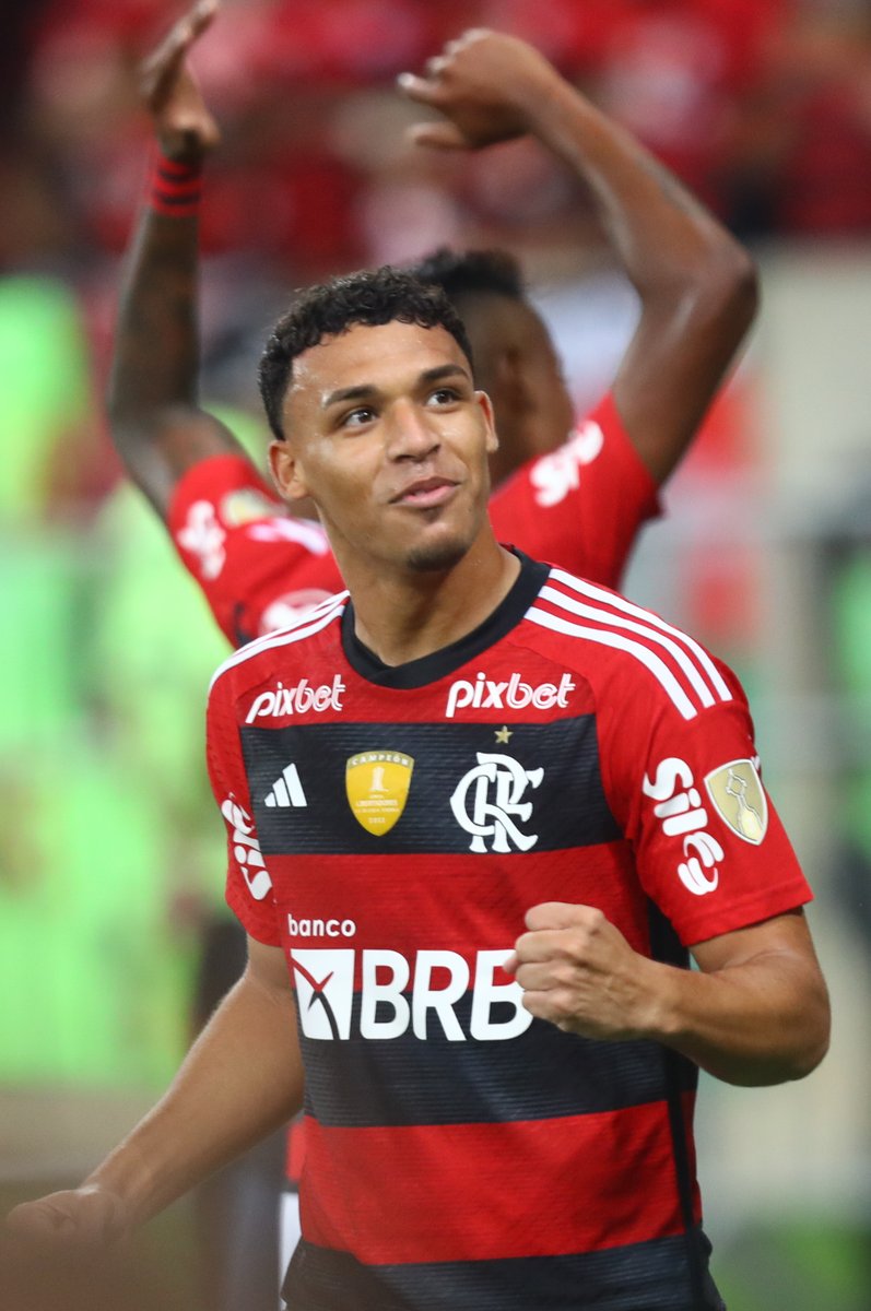 Flamengo on Twitter: "DE CRIA! 🖤 📸 Gilvan de Souza / CRF #VamosFlamengo #FLAxAUC"