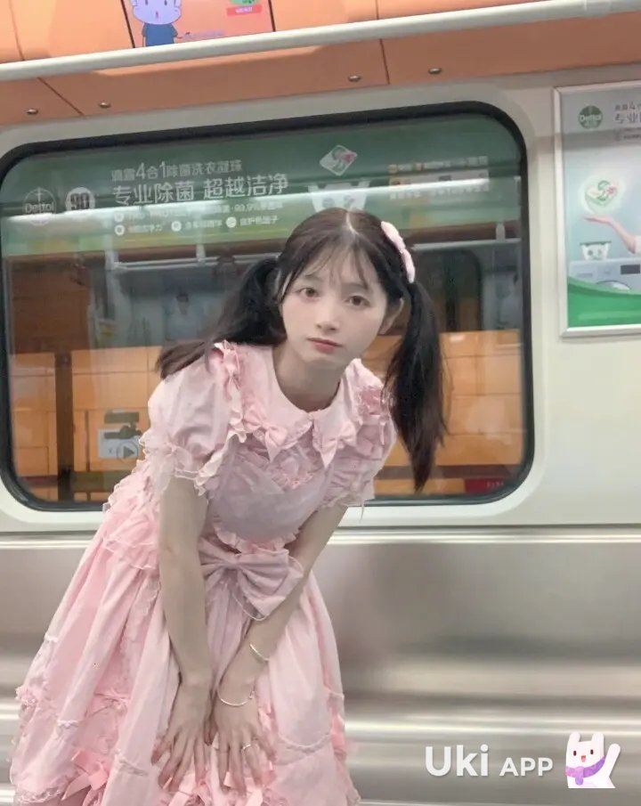 可爱又迷人的反差婊 On Twitter 自曝分享 坐标江西，21岁，有长相甜美，有性瘾，三洞都被前男友开发，被带到男生宿舍轮奸的贱婊。 反差婊 出卖老婆 偷拍同学 女友分享 