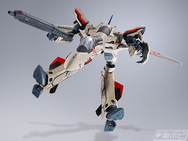 電撃ホビーウェブ on Twitter: "【昨日の話題】『マクロスプラス』イサム・ダイソンが駆る「YF-19」が #DX超合金 で再びフィギュア化！新規造形の「ピンポイントバリアパンチ ...