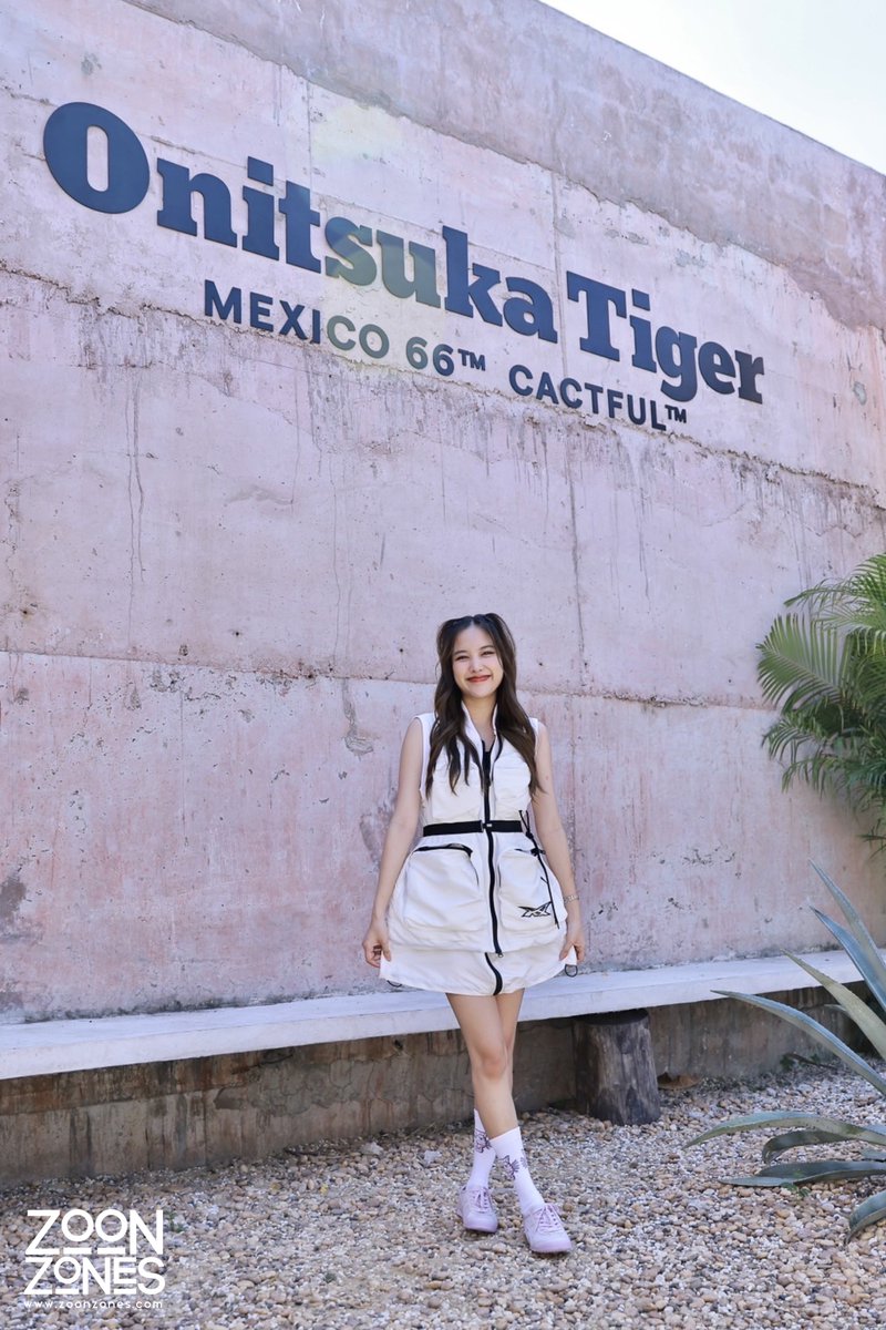 ZoonZones/ThemZones on Twitter: "มาในลุคสดใสสำหรับ ‘ฟรีน สโรชา’ #srchafreen ในงานเปิดตัวรองเท้า ...