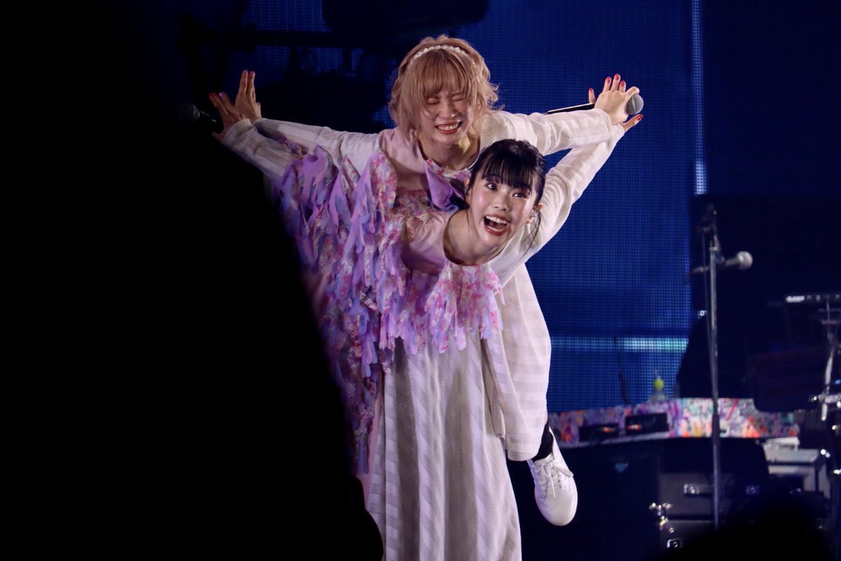 きき on Twitter: "こんなにも笑顔で最高に愛おしいふたりを今日も見れて幸せだった！アイナちゃんモモコさんの関係がとてもすき #BiSH東京ドーム #BiSHバイバイ #アイナ ...