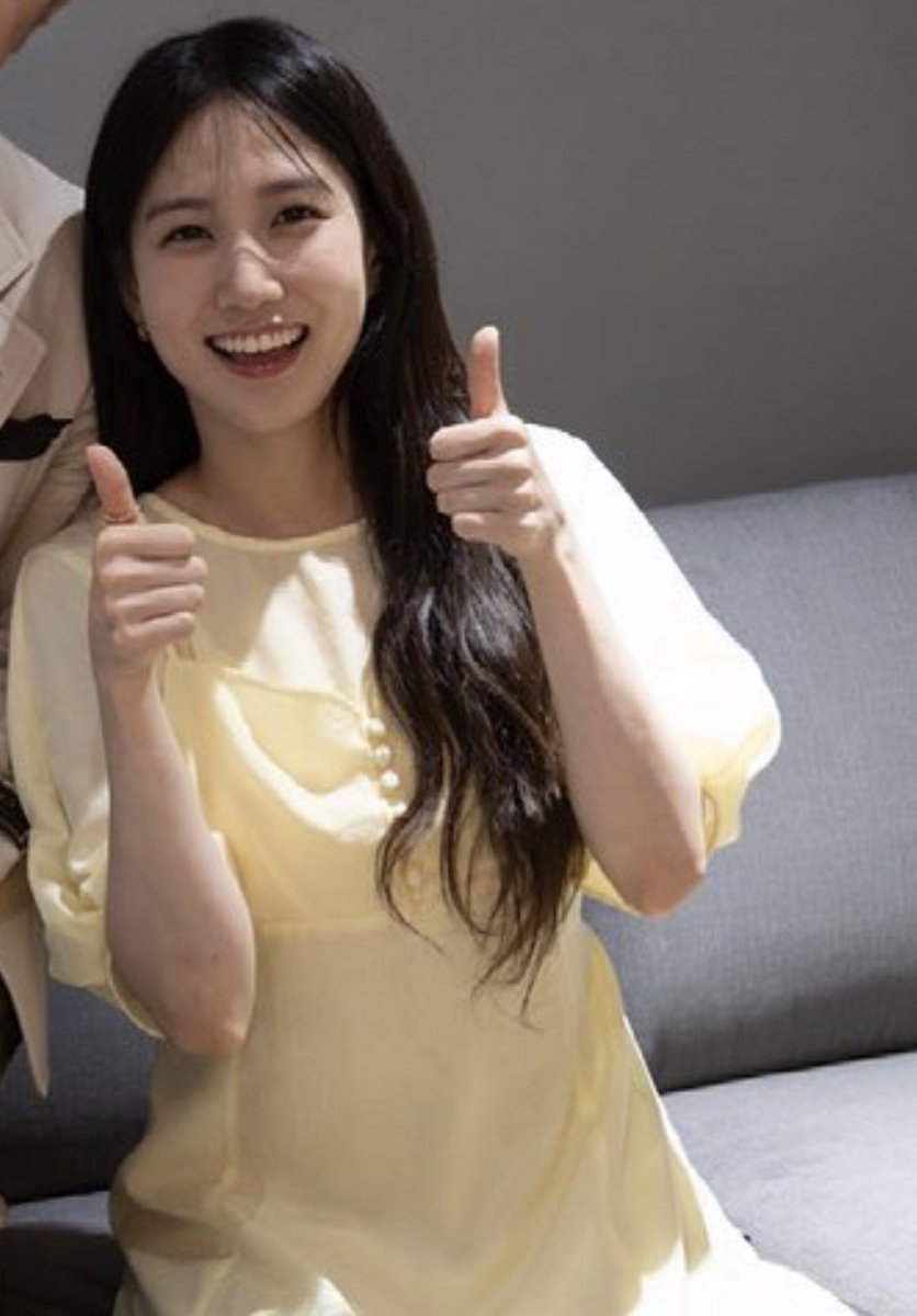 🐰☘️🎤🎸🏝️ on Twitter: "She’s still wearing the ring 🤭"