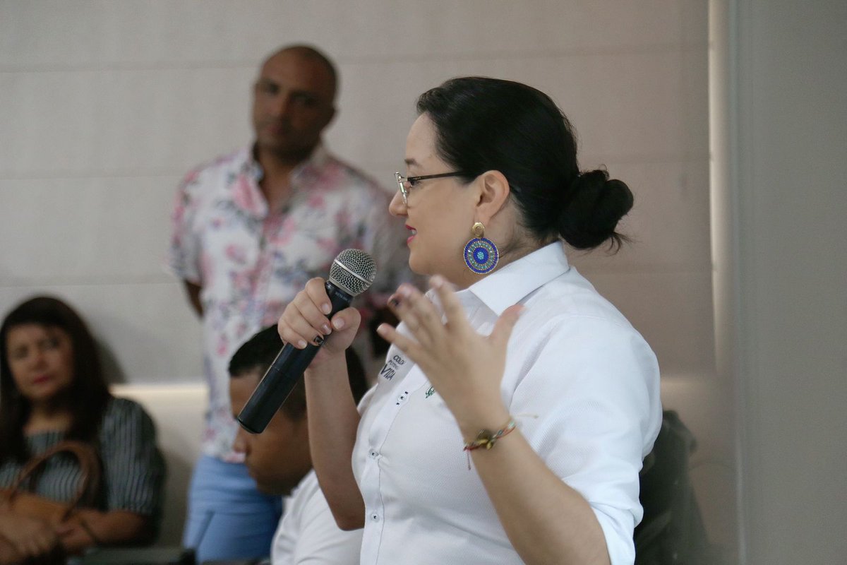 Minciencias Colombia on Twitter: "#AEstaHora | La Viceministra Andrea Navas, habla con la ...