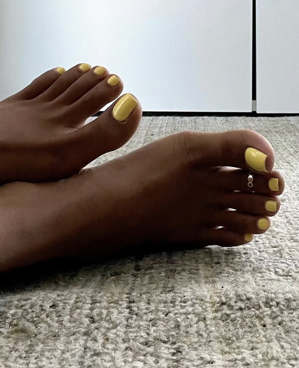 Feety On Twitter La Belle Honeyfeet Sur Feety App 🤍 Feet