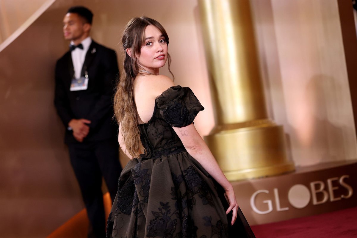 📸 Aimee Lou Wood attends the 83rd Annual Golden Globe Awards / by ...