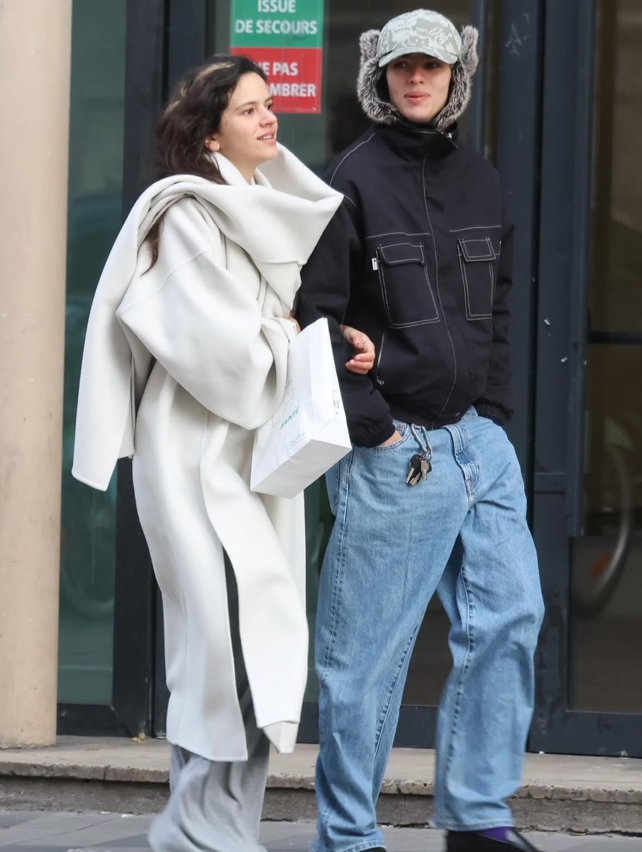 ROSALÍA debuts relationship with female French model Loli Bahía ...