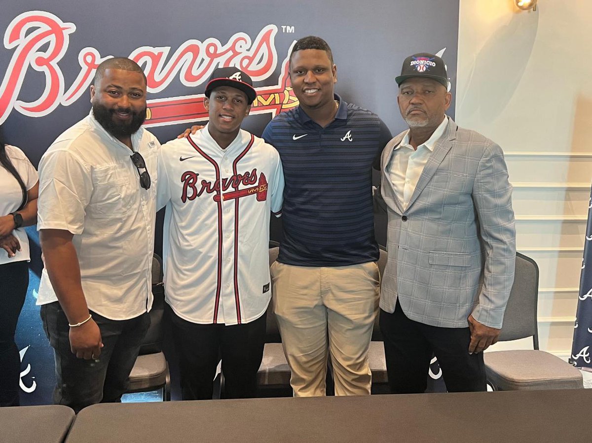 Major Breakthrough: Atlanta Braves Signs Another Hard-nosed 1B Gold ...
