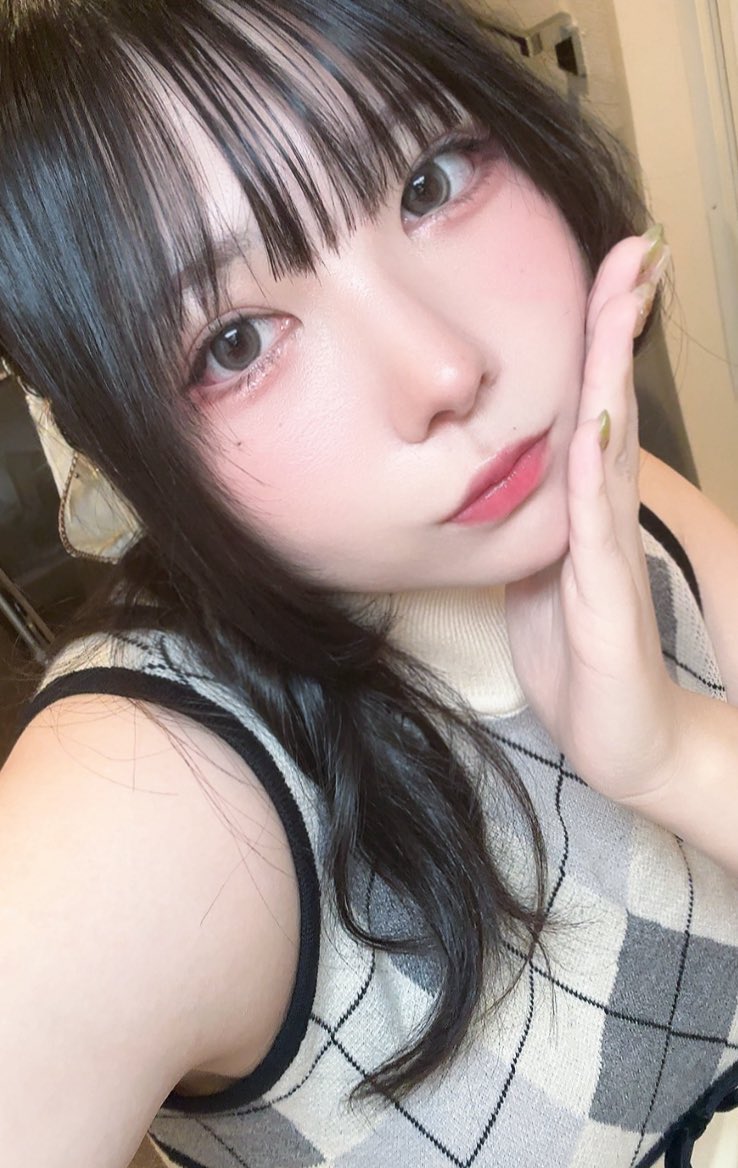 ノースリーブで外に出られるなんて神 まだダウンタイムなので脂肪吸引したところで6cmくらいしか変わってないんですが、私が金で買ったのはノー ...