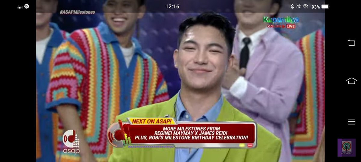 Darren Espanto Holding Paper