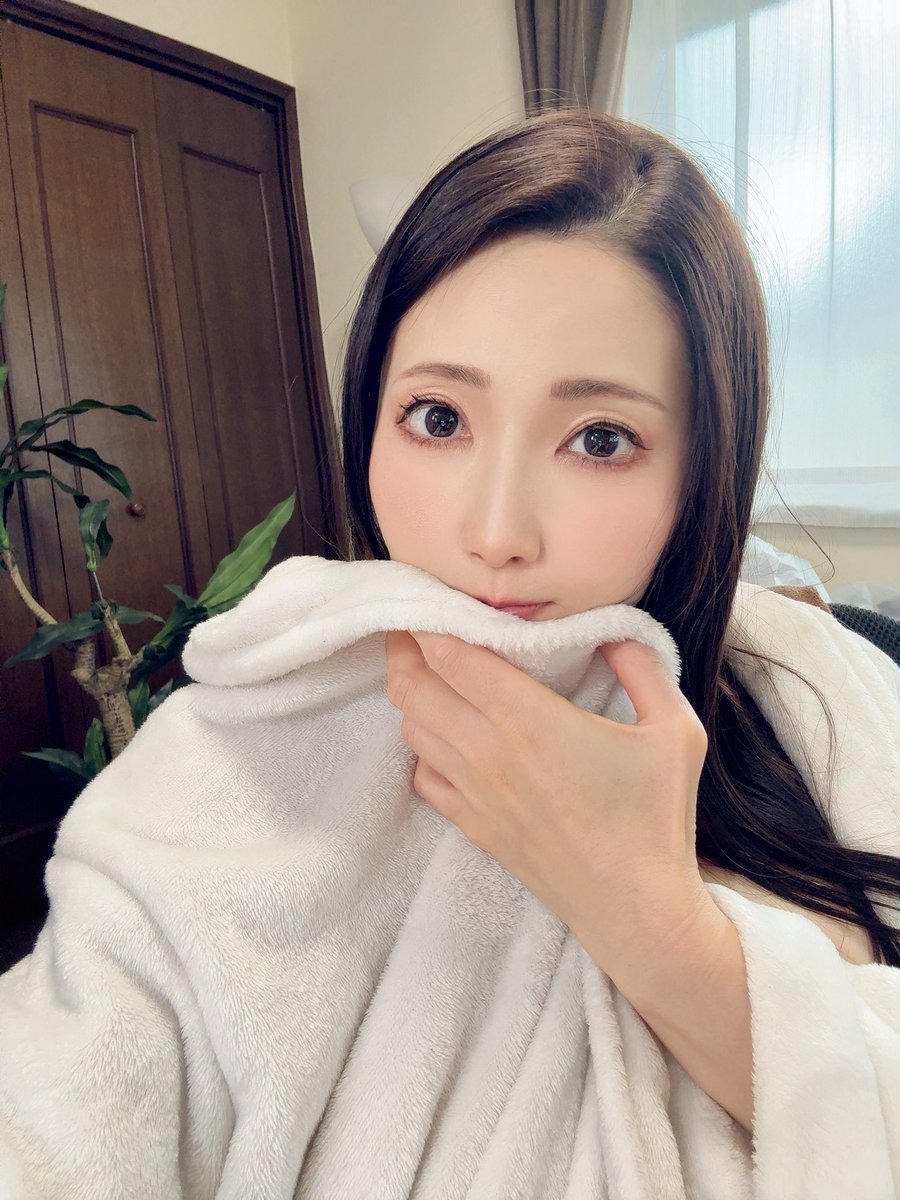 JUFE-324 色気が溢れる大人の女に耳舐めされながら甘い吐息で囁かれる下品な淫語責め 妃ひかり - Mis