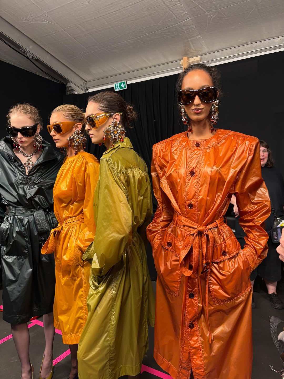 Desfile De Moda Nos Bastidores A Designer Elisabetta Franchi E Os