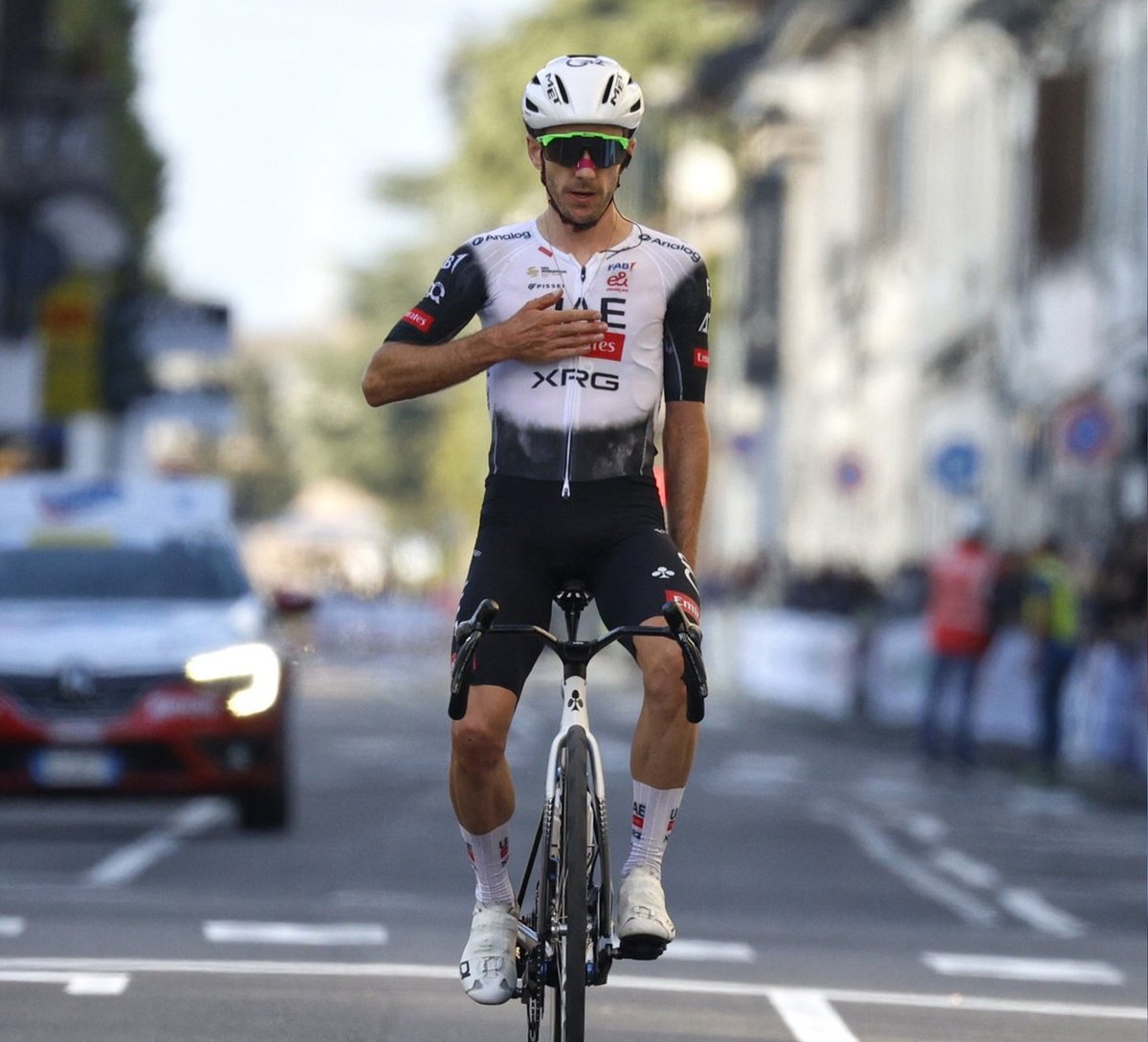 It wasn't Isaac del Toro but Adam Yates instead who won today's Italian ...