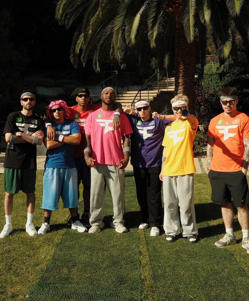 yoxic(@yoxics ):FaZe Clan has now reached a combined 700,000 Twitch ...