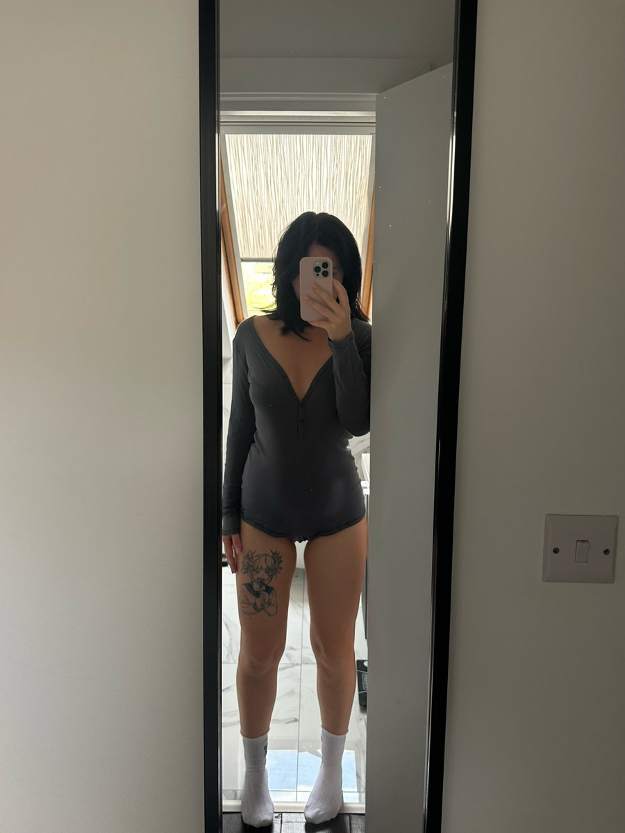 dress is short because legs are long math https://t.co/RfPDCERvOo