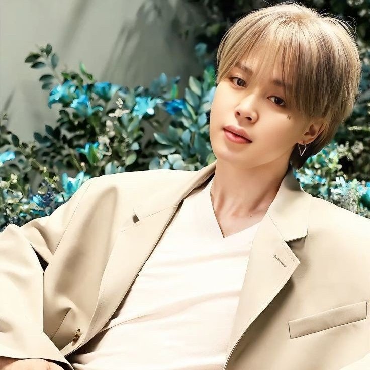 Jimin was the top male K-pop act on the Billboard Global 200 Year-End ...