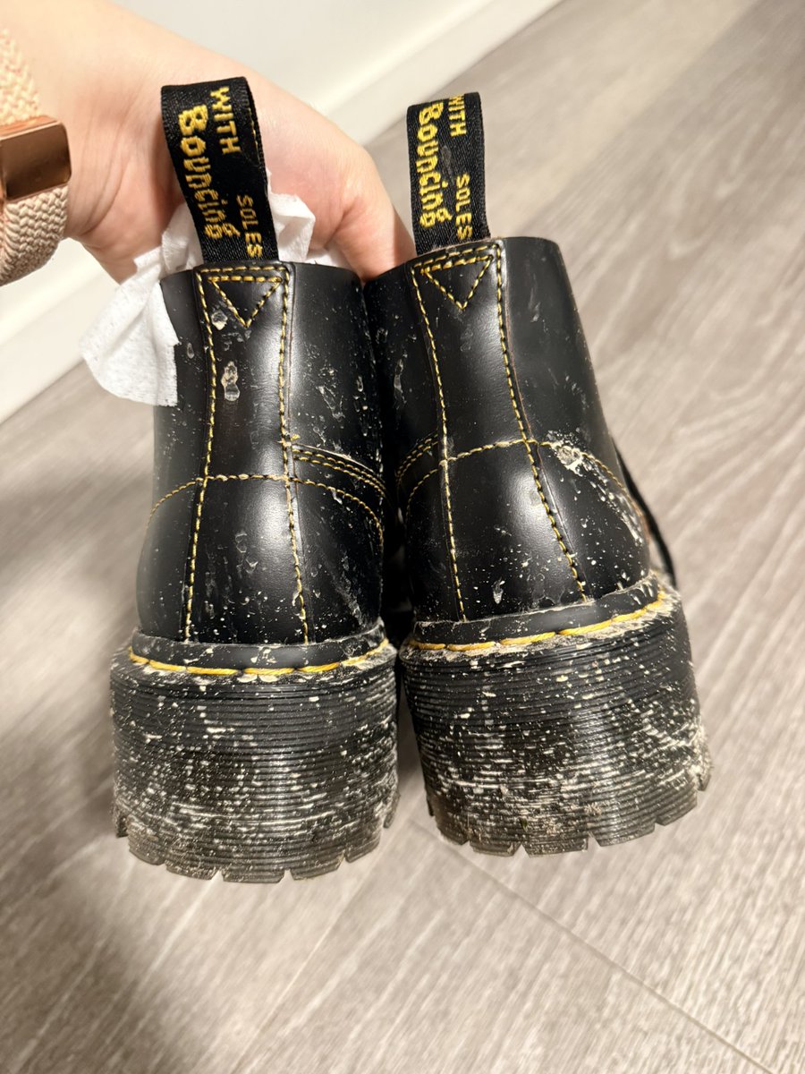然後就去踩泥巴了∠( ᐛ 」∠)_ 穿這雙後ㄉ視角明顯變高很多🤣