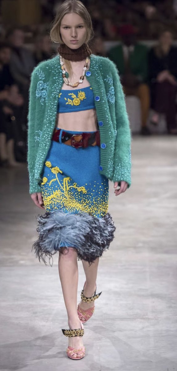 If I could please throw my stylist hat into the ring! For the Sponge ...