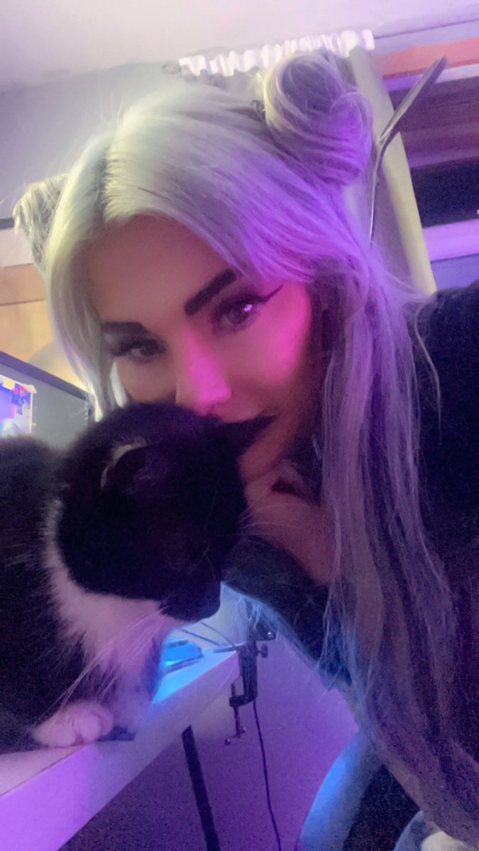 Eve Bateman's Instagram, Twitter & Facebook on IDCrawl