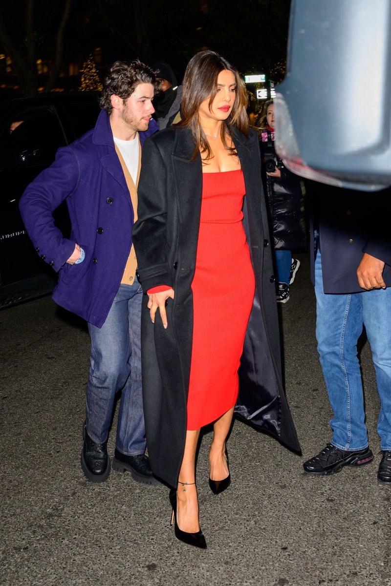 Pes Priyanka Chopra Priyanka's Movie Date With Mom