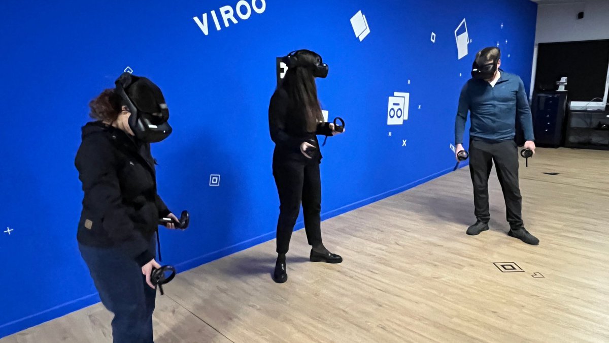 MASTER - Mixed reality ecosystem for teaching robotics in manufacturing ...