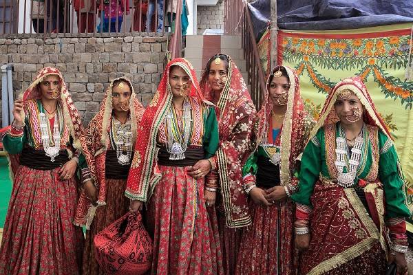 HIMACHAL PRADESH Traditional Dresses of Himachal Pradesh As Per Its ...